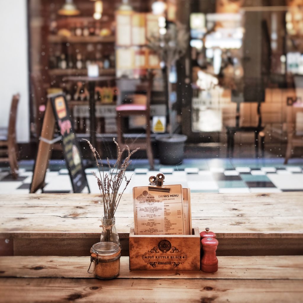 Why Reclaimed Wood in Restaurants is More Popular Than Ever